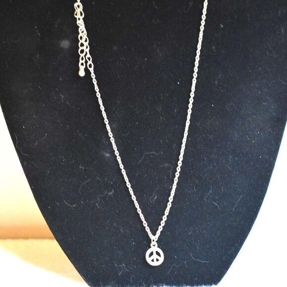 Source Unknown | Jewelry | Vintage 7s Classic Small Peace Sign Silver ...